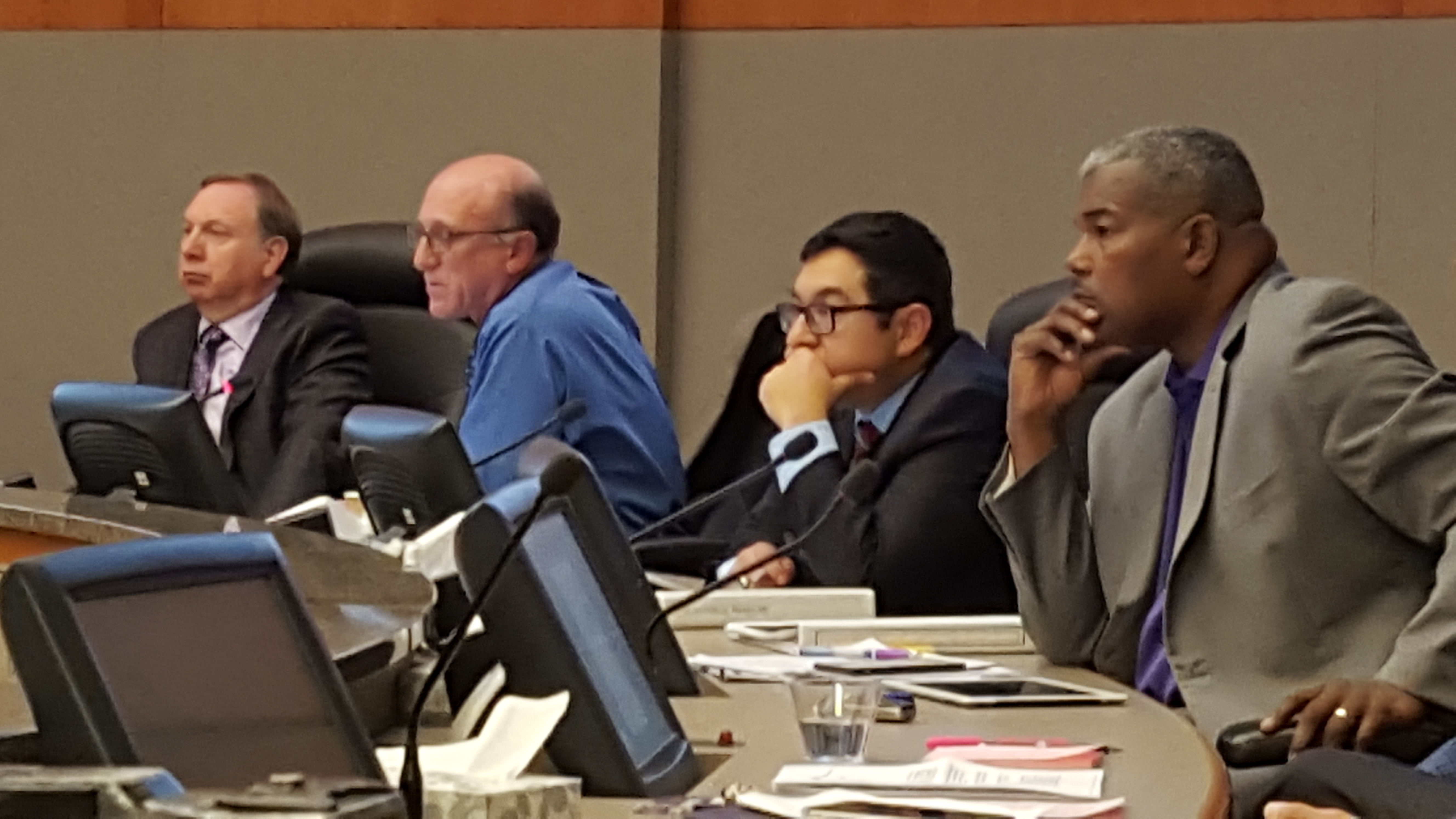 City Council Votes 7-2 Against Fuel Pumps In Curtis Park